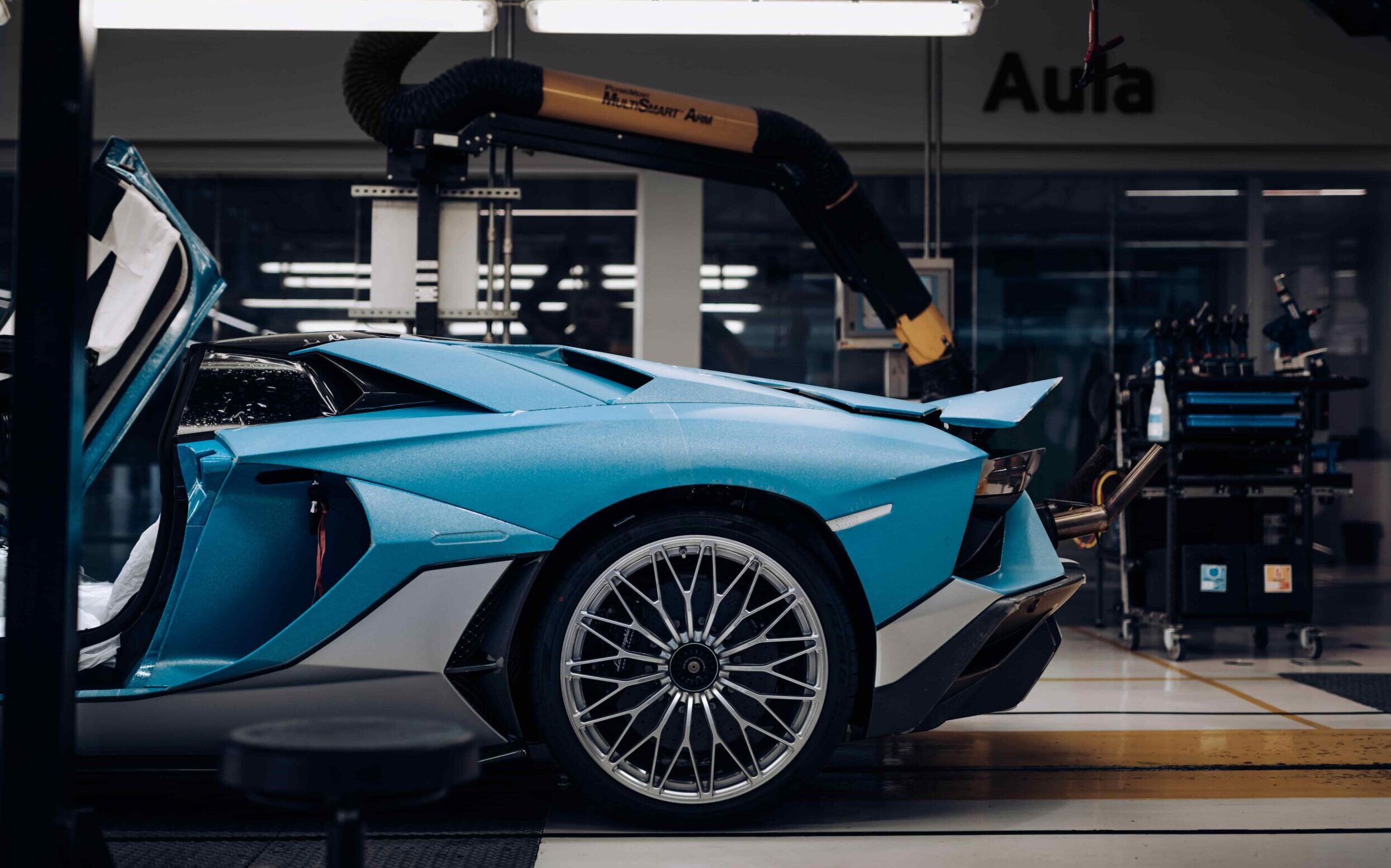 Lamborghini ს ქარხნიდან უკანასკნელი Aventador ი გამოვიდა