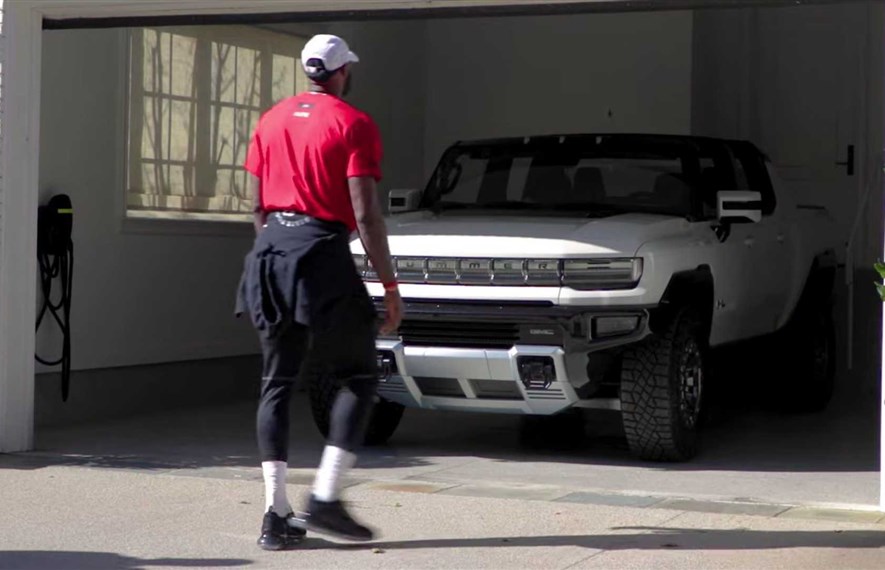ლებრონ ჯეიმსი ახალი Hummer EV-თ მოხიბლულია - Crystalauto