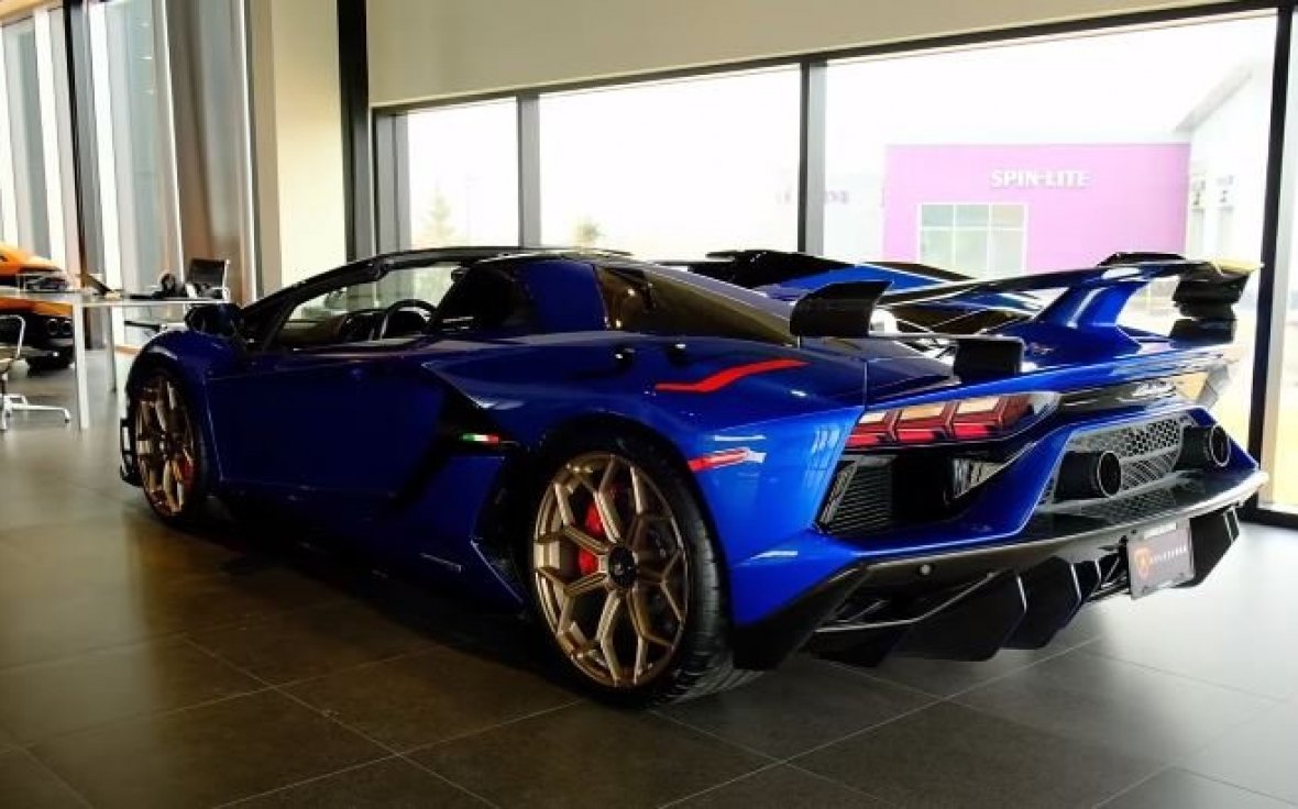 ეგზოტიკური 2022 წლის Lamborghini Aventador SVJ Roadster - Crystalauto